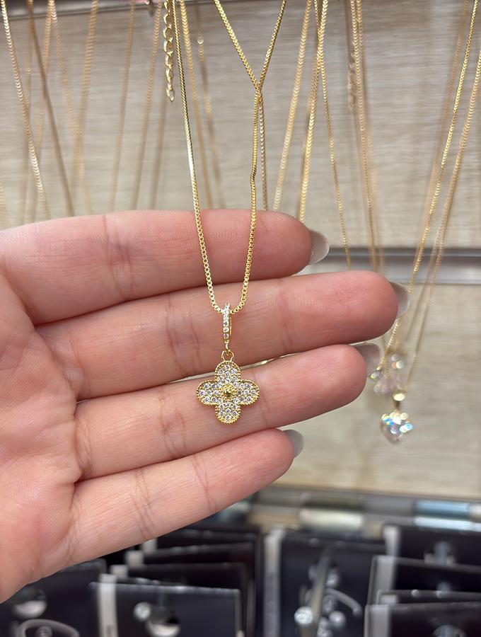 Colar trevo com micro zircônias